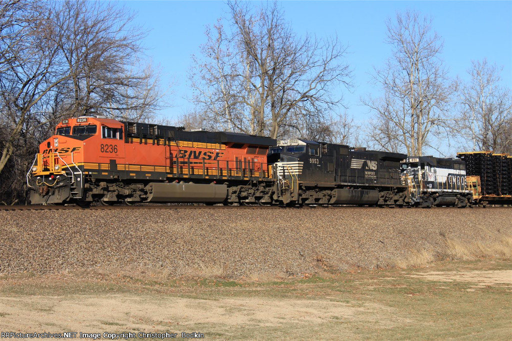 BNSF 8236